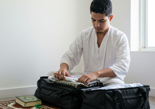 Packing for Umrah: 2025 Checklist for Men, Women & Families