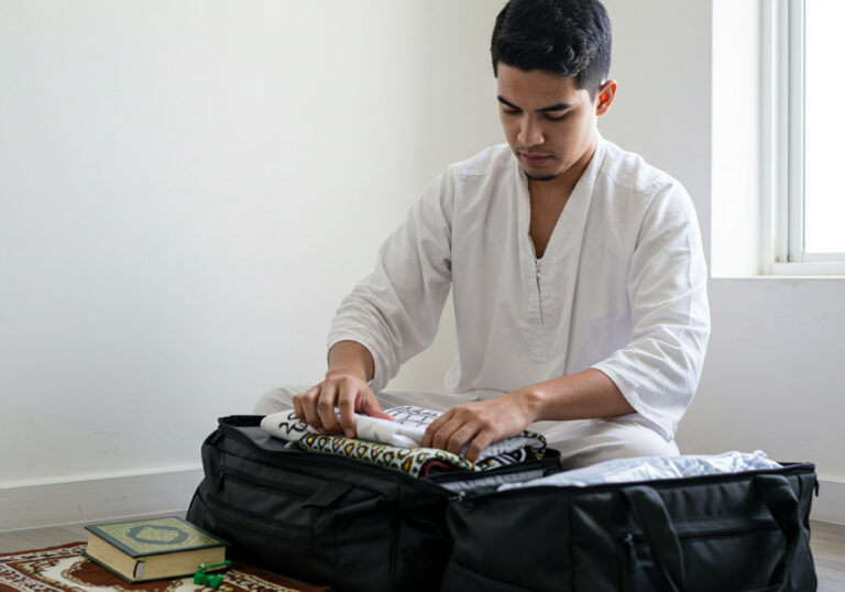 Packing for Umrah: 2025 Checklist for Men, Women & Families